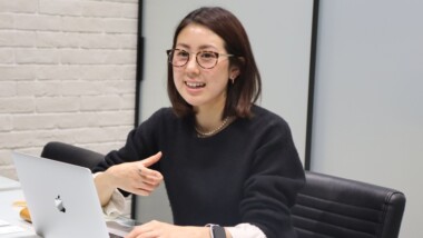 広報出演のテレビCMで話題！OWNDAYSが挑む"人でブランドが選ばれる"新しい広報のカタチとは | PR GENIC